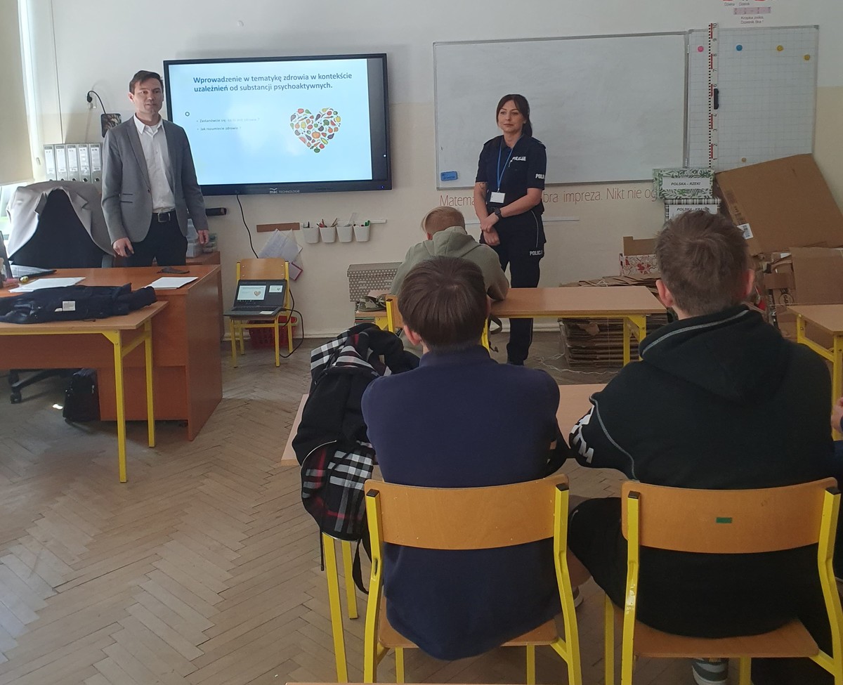 „Porozmawiajmy o zdrowiu i nowych zagrożeniach” - spotkanie profilaktyczne z młodzieżą ...